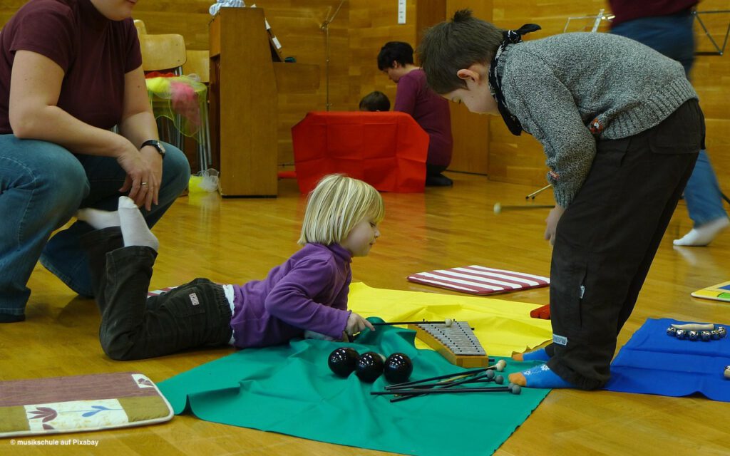 Mehr als Noten: Was Musik Kindern wirklich bringt - SPIELEN UND LERNEN